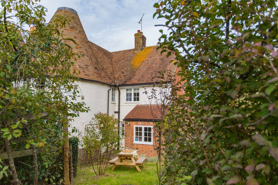 Cottage ∙ 2 Bedrooms ∙ 4 Guests - Howletts Wild Animal Park