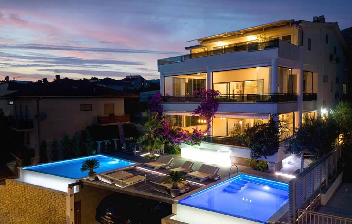 600 M² Ferienhaus ∙ 10 Schlafzimmer ∙ 20 Gäste - Dugi Rat