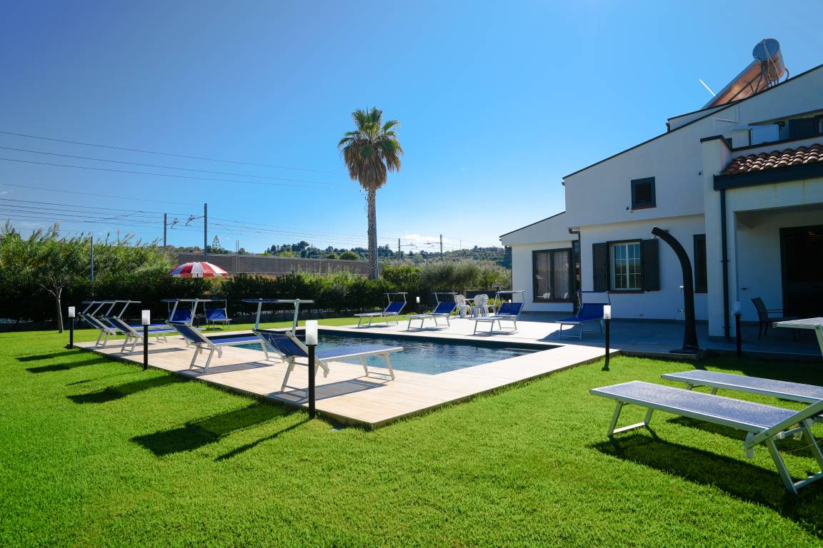 200 M² Villa Vacanza ∙ 7 Camere Da Letto ∙ 20 Ospiti - Campofelice di Roccella