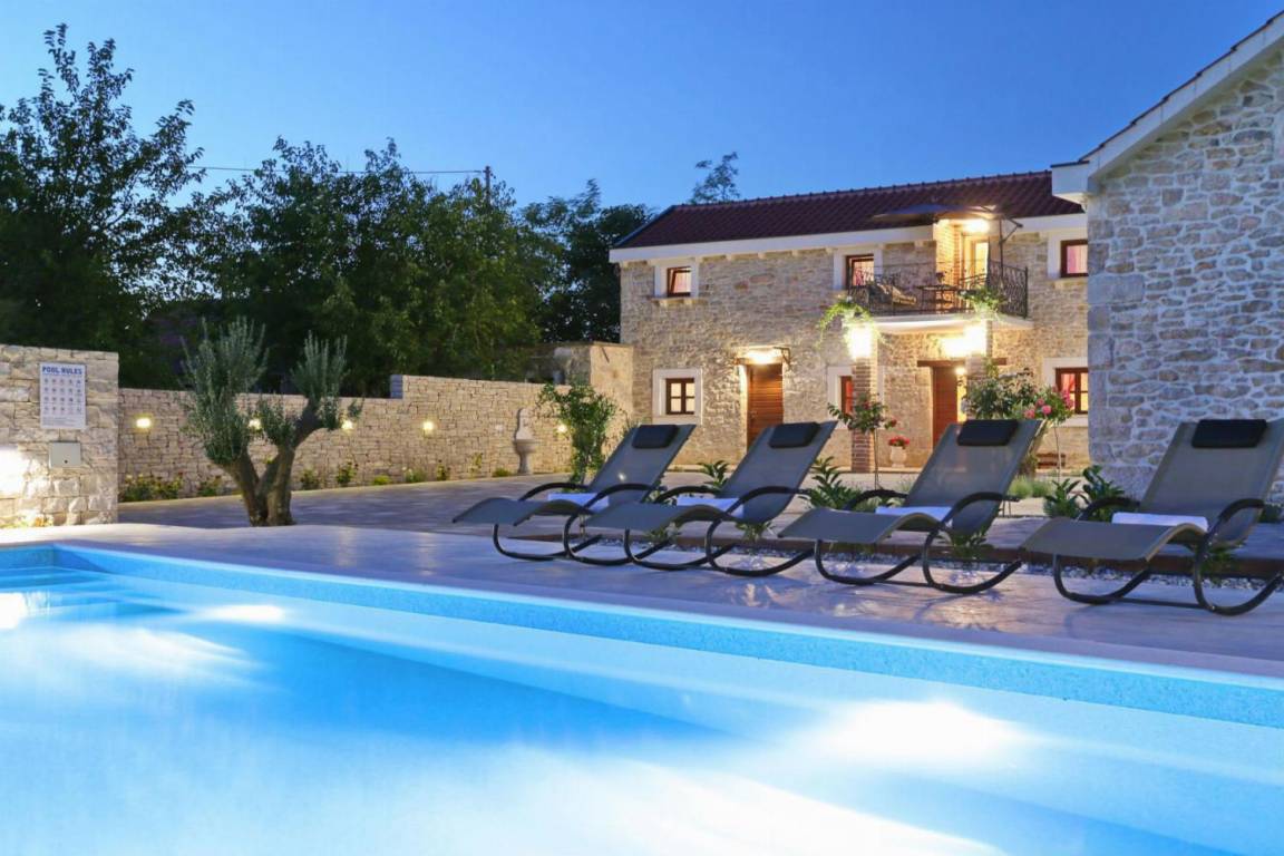 220 M² Villa ∙ 4 Bedrooms ∙ 8 Guests - Biograd na Moru