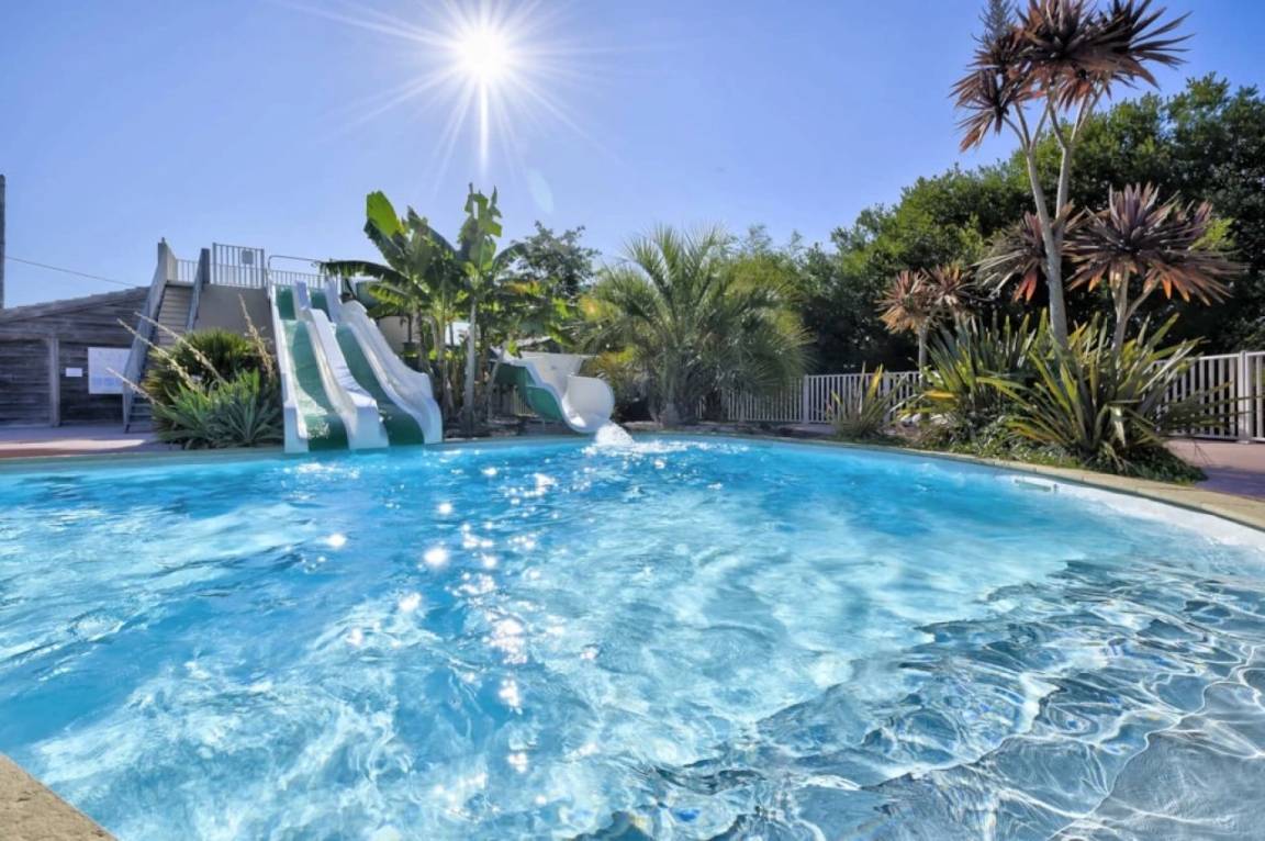 30 M² Camping ∙ 2 Chambres ∙ 5 Personnes - Pont-l'Abbé