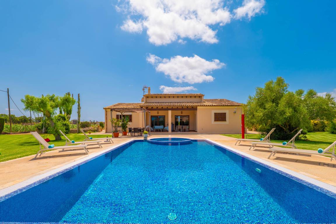 220 M² Villa ∙ 3 Bedrooms ∙ 6 Guests - Sa Pobla