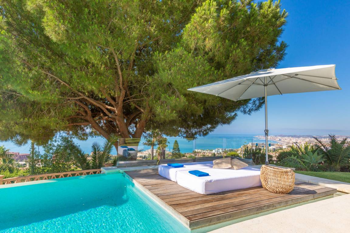 600 M² Villa ∙ 4 Bedrooms ∙ 10 Guests - Mijas