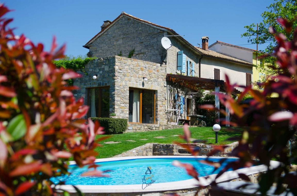 100 M² Villa ∙ 2 Bedrooms ∙ 5 Guests - Buzet
