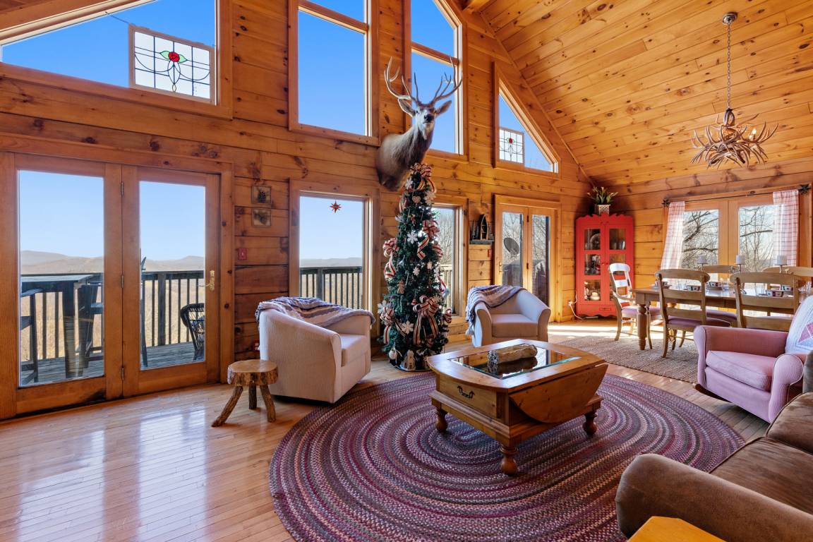 177 M² Cabin ∙ 3 Bedrooms ∙ 10 Guests - Boone, NC