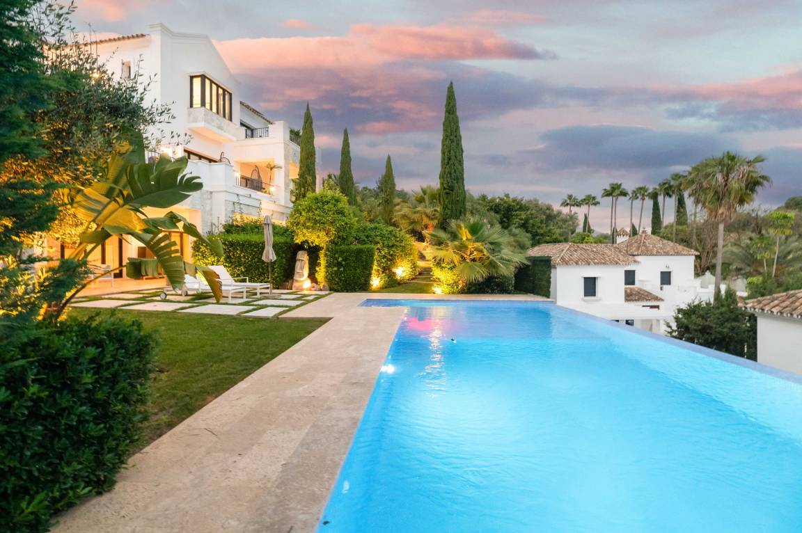 500 M² Villa ∙ 5 Slaapkamers ∙ 10 Gasten - Estepona