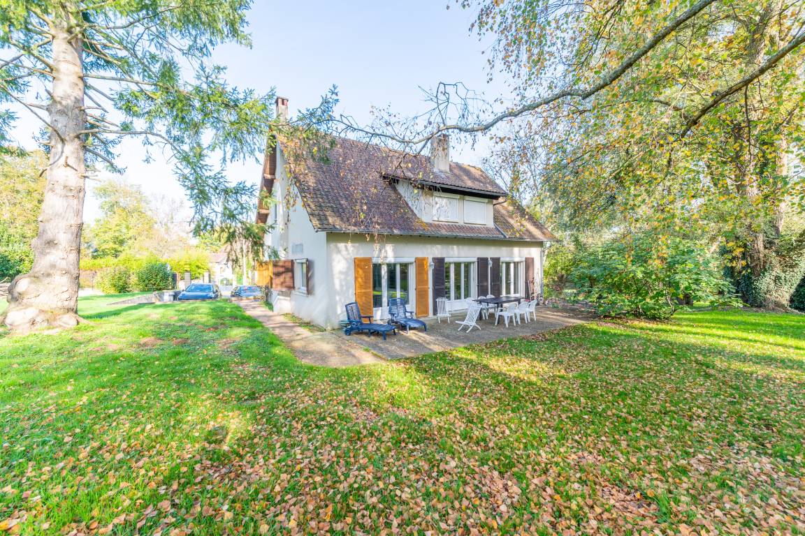 185 M² Maison De Vacances ∙ 3 Chambres ∙ 6 Personnes - Coulommiers