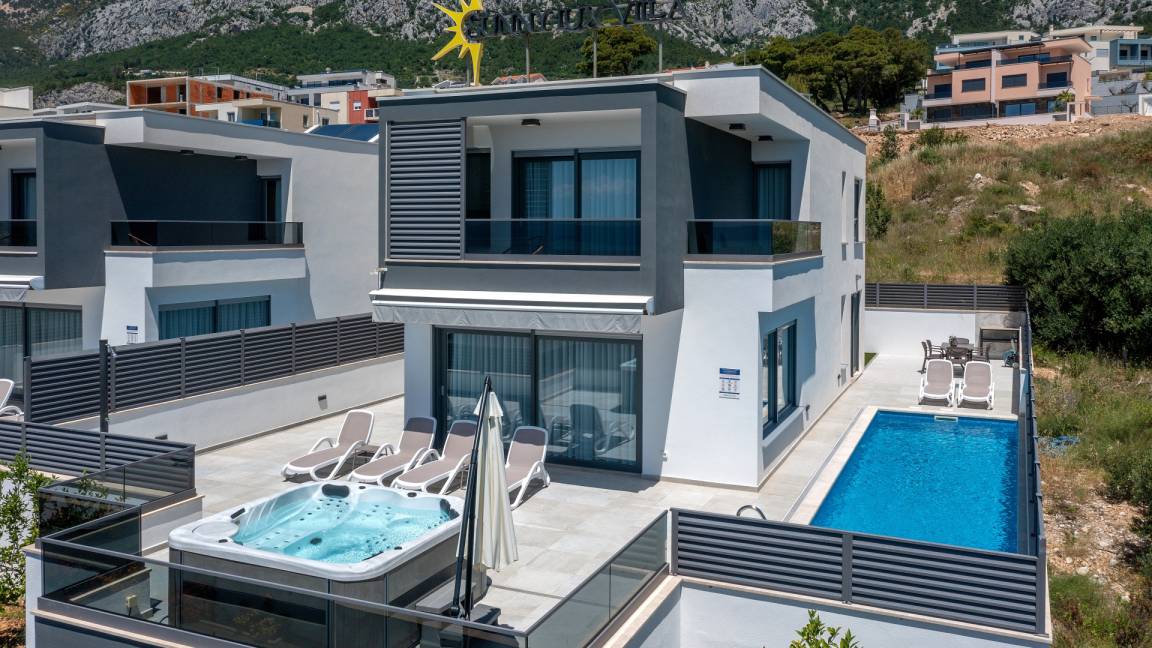 180 M² Villa ∙ 3 Bedrooms ∙ 6 Guests - Makarska