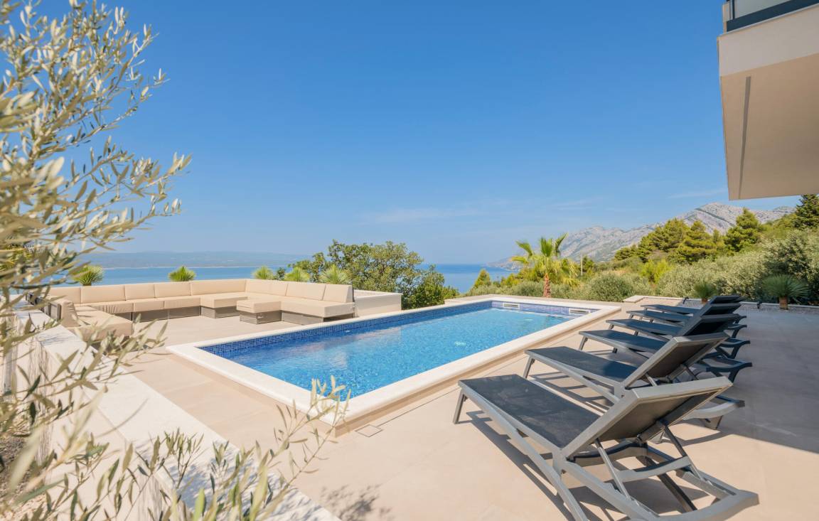 400 M² Huis ∙ 5 Slaapkamers ∙ 12 Gasten - Baška Voda