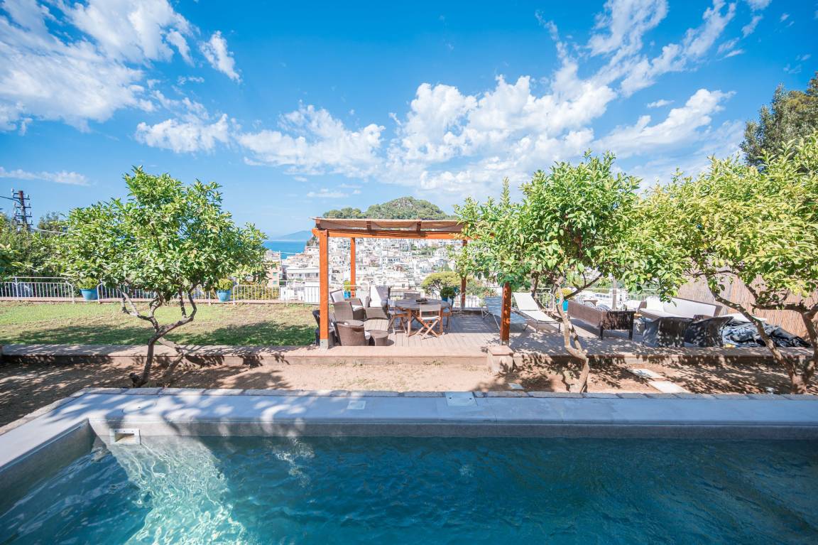 220 M² Villa ∙ 4 Bedrooms ∙ 8 Guests - Anacapri