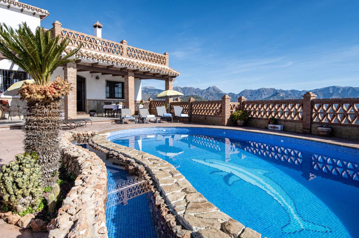 200 M² Villa ∙ 4 Chambres ∙ 8 Personnes - Torrox Costa