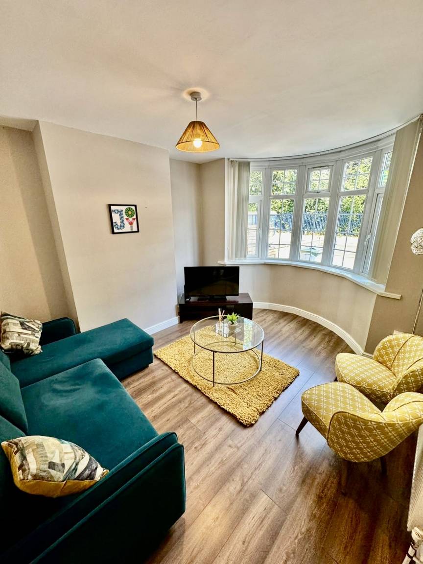 House ∙ 3 Bedrooms ∙ 7 Guests - Wolverhampton