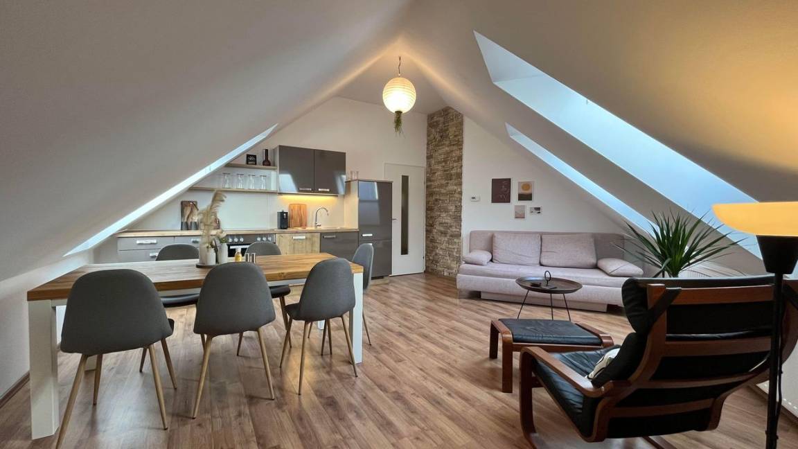 77 M² Ferienwohnung ∙ 2 Schlafzimmer ∙ 6 Gäste - Linz