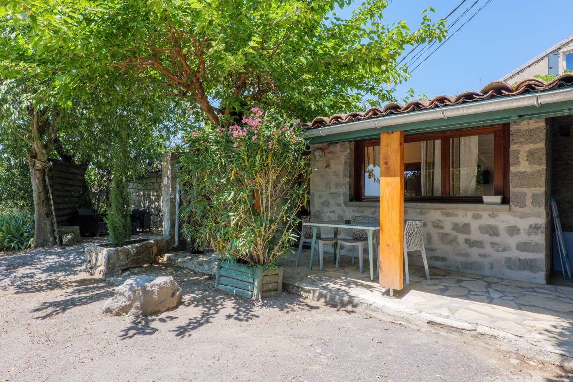 25 M² Huis ∙ 1 Slaapkamer ∙ 3 Gasten - Joyeuse