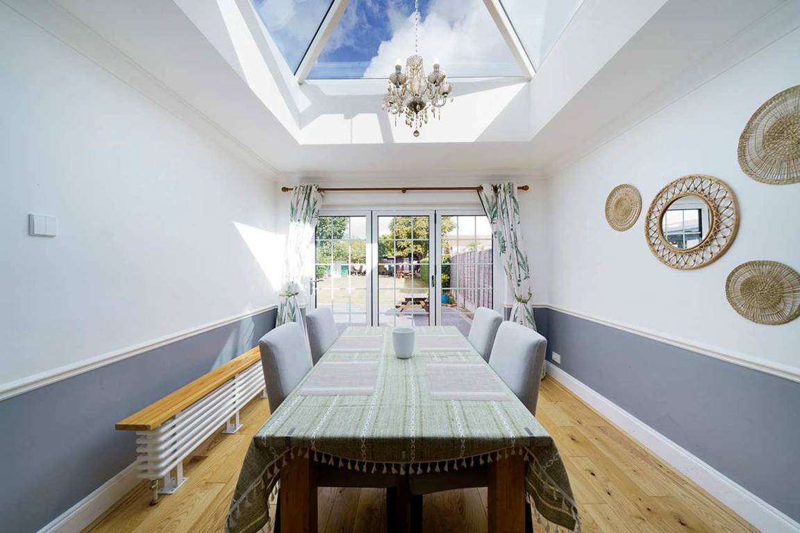 Apartment ∙ 3 Bedrooms ∙ 6 Guests - Brentwood