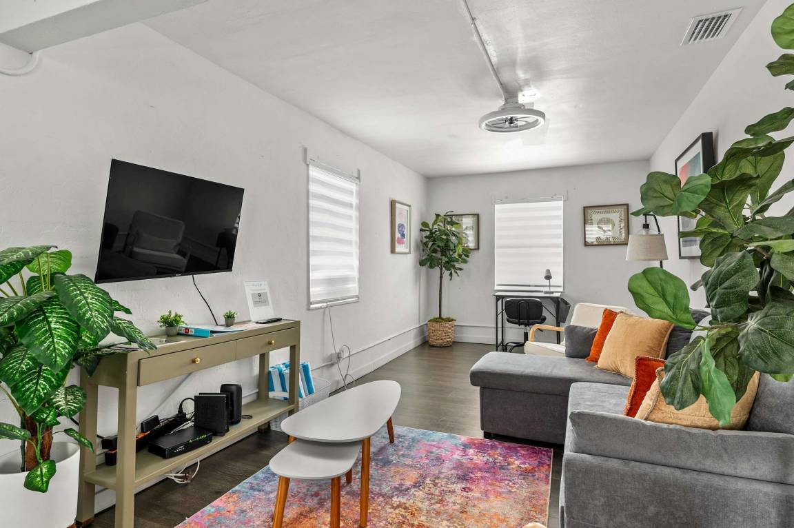 Apartment ∙ 1 Bedroom ∙ 4 Guests - St. Petersburg, FL