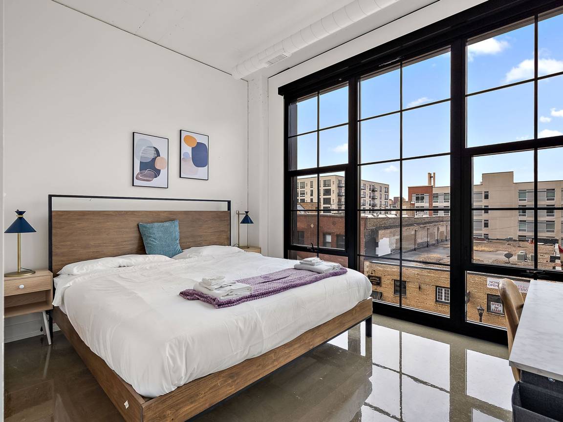 Apartment ∙ 4 Bedrooms ∙ 10 Guests - Minneapolis, MN