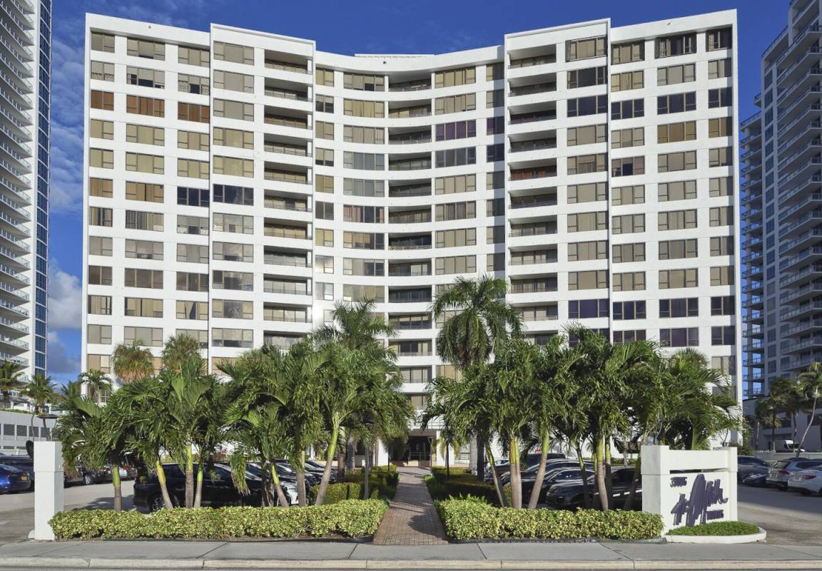102 M² Huoneisto ∙ 2 Makuuhuonetta ∙ 4 Vierasta - Hollywood, FL