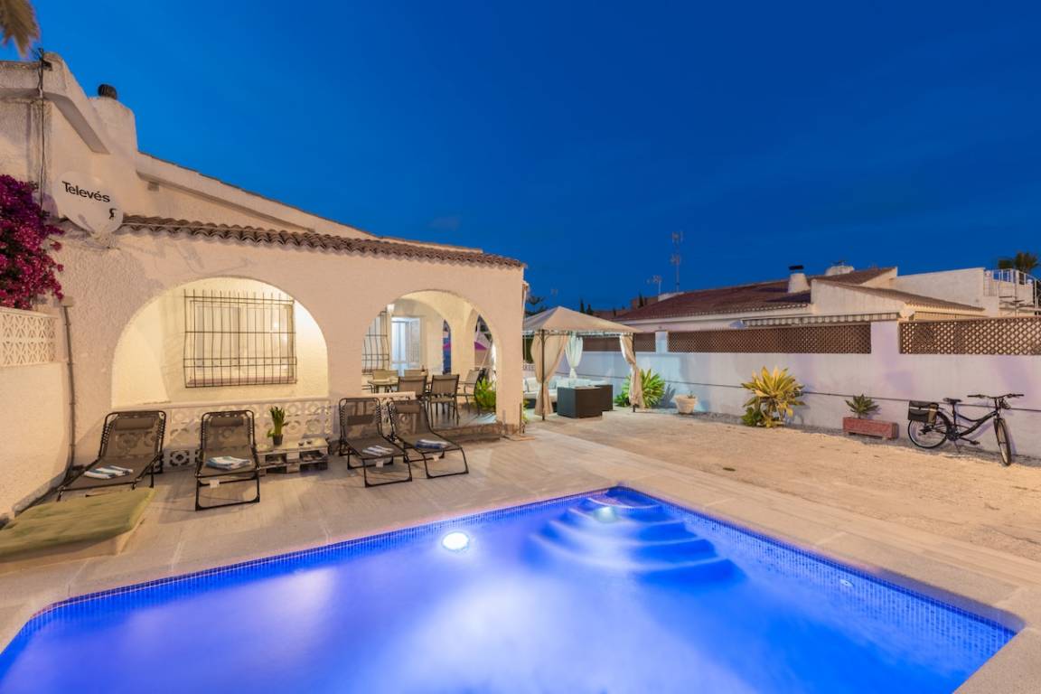Villa ∙ 3 Bedrooms ∙ 10 Guests - Torrevieja