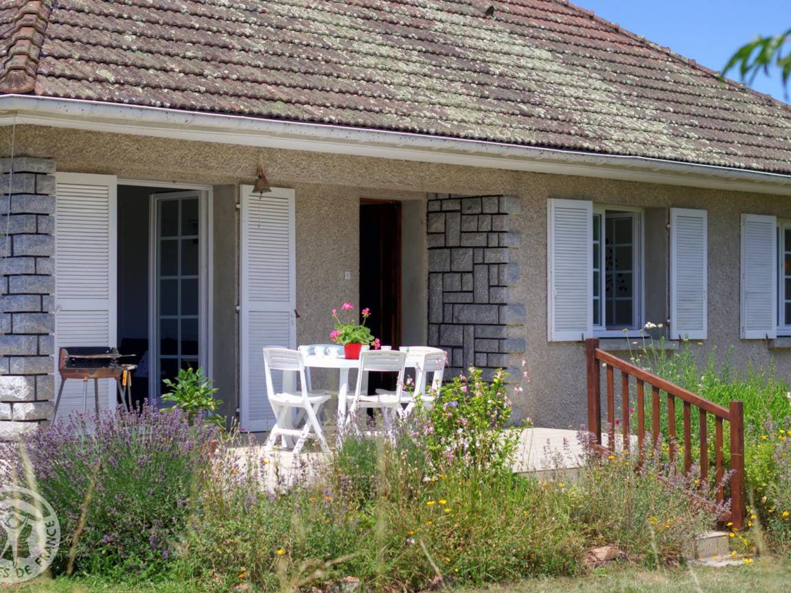 105 M² Cottage ∙ 3 Chambres ∙ 6 Personnes - Feurs