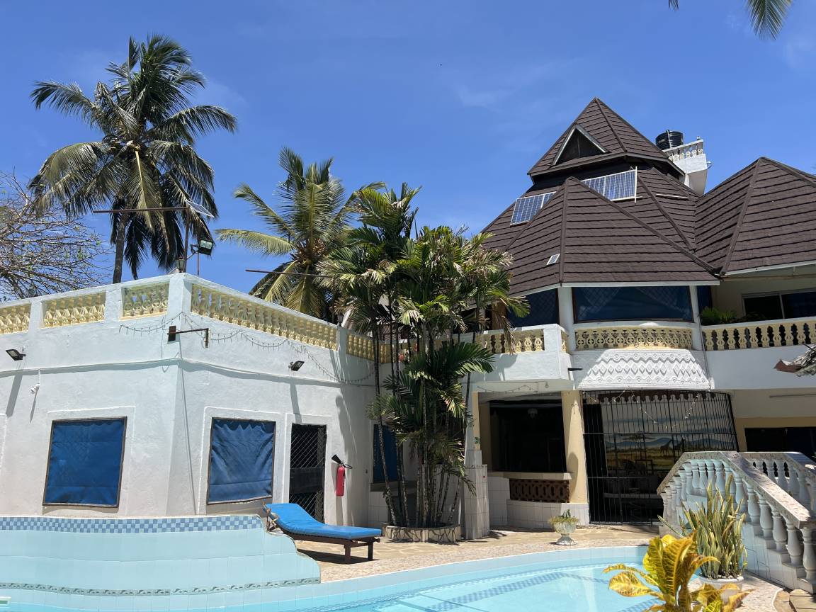 310 M² House ∙ 5 Bedrooms ∙ 12 Guests - Diani Beach