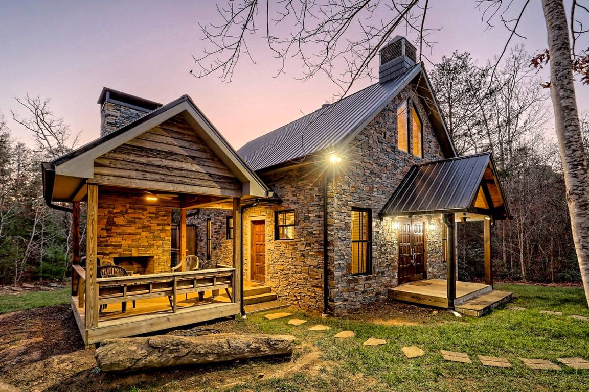 House ∙ 2 Bedrooms ∙ 6 Guests - Tallulah Falls Lake, GA