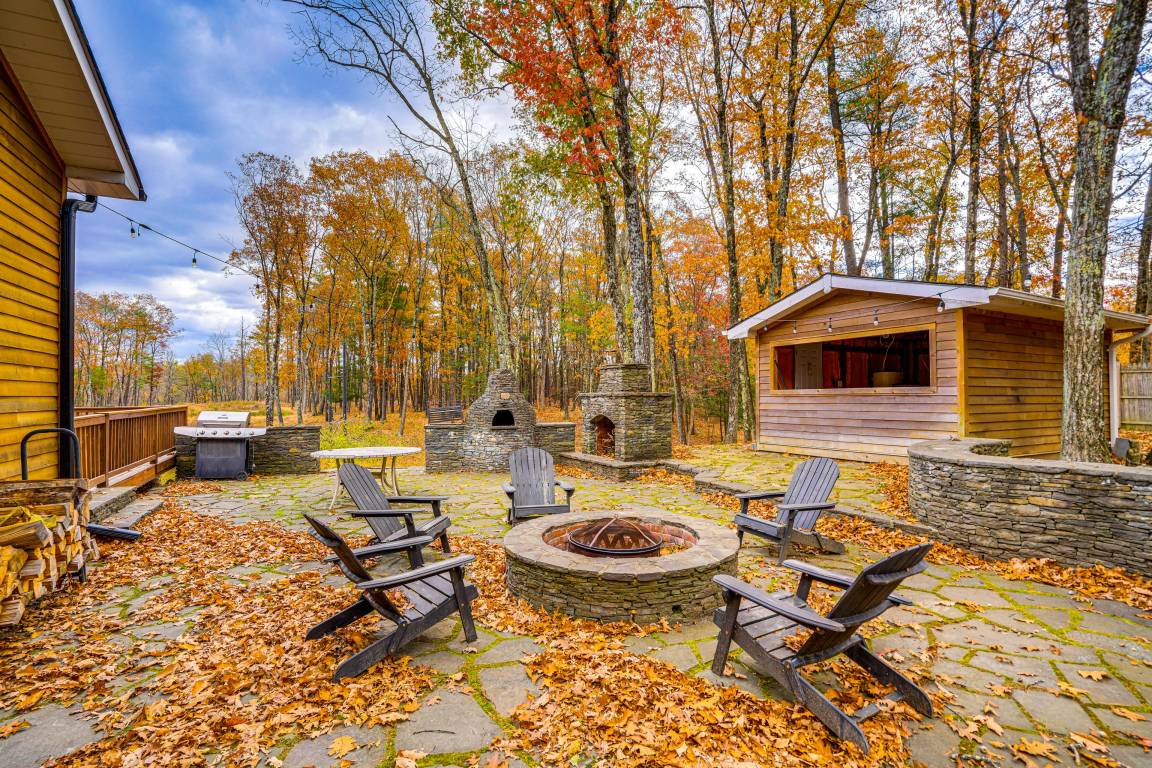 109 M² House ∙ 4 Bedrooms ∙ 8 Guests - Leeds, NY