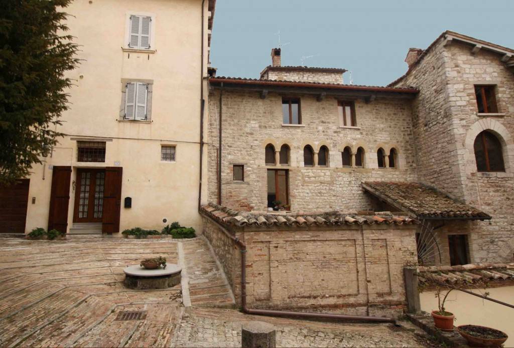 180 M² Bed And Breakfast ∙ 3 Bedrooms ∙ 6 Guests - Gubbio