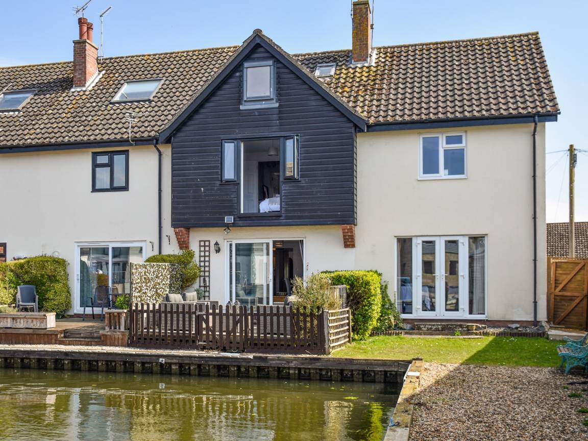 Cottage ∙ 3 Bedrooms ∙ 6 Guests - Wroxham