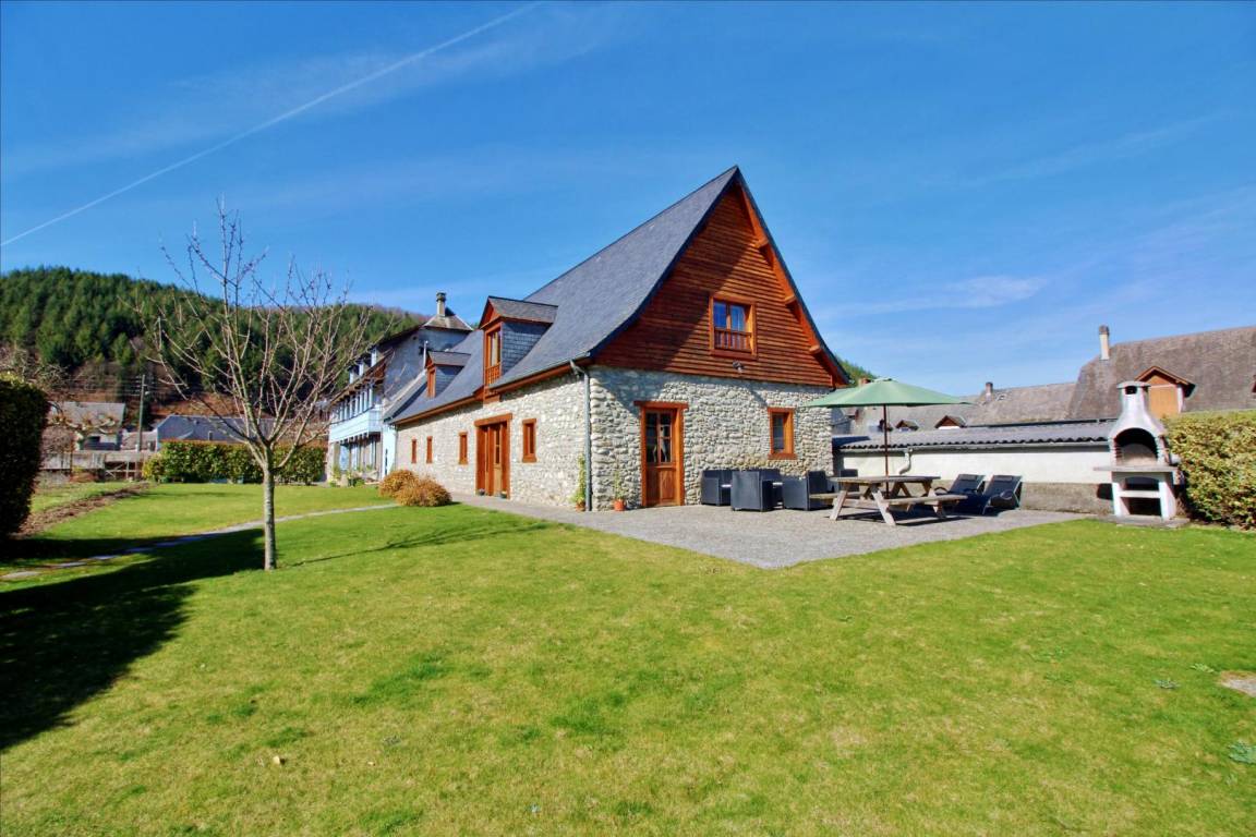 220 M² Gîte ∙ 4 Chambres ∙ 8 Personnes - Hautes-Pyrénées