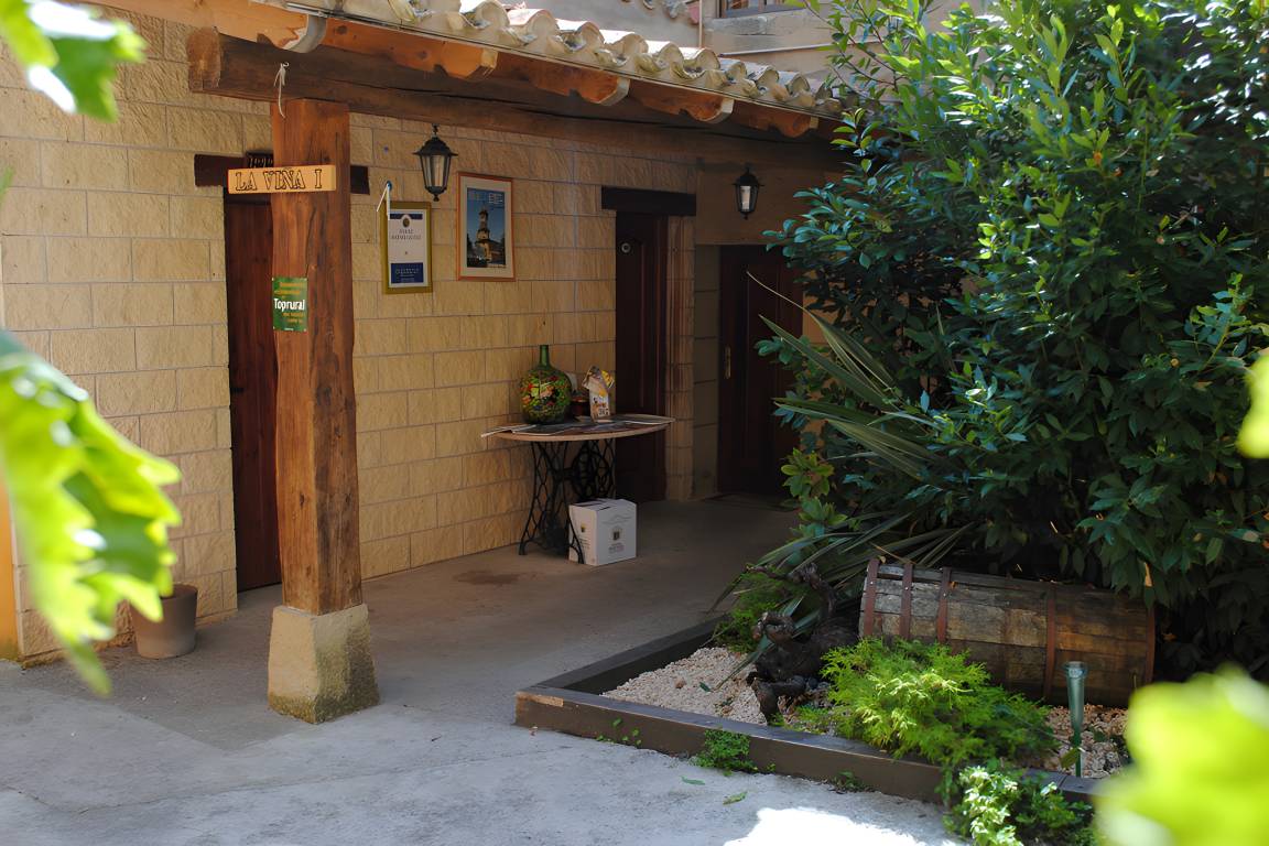 95 M² House ∙ 4 Bedrooms ∙ 8 Guests - Haro