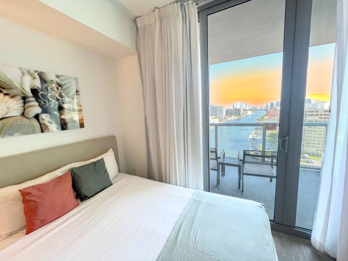 357 M² Apartment ∙ 1 Bedroom ∙ 4 Guests - Hallandale Beach, FL
