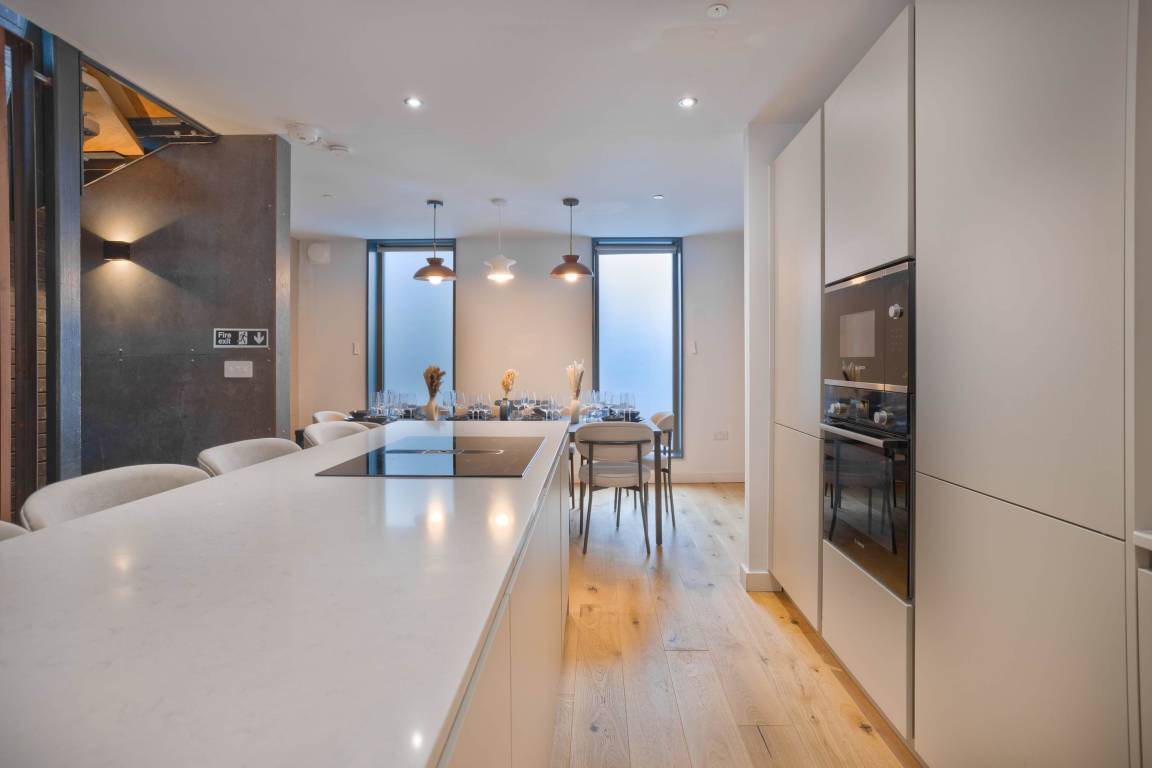 144 M² House ∙ 4 Bedrooms ∙ 8 Guests - Manchester