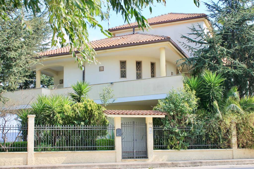 250 M² Villa ∙ 4 Bedrooms ∙ 9 Guests - Torre Lapillo