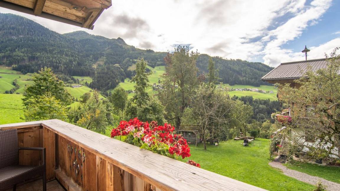 85 M² Ferienhaus ∙ 2 Schlafzimmer ∙ 6 Gäste - Zillertal