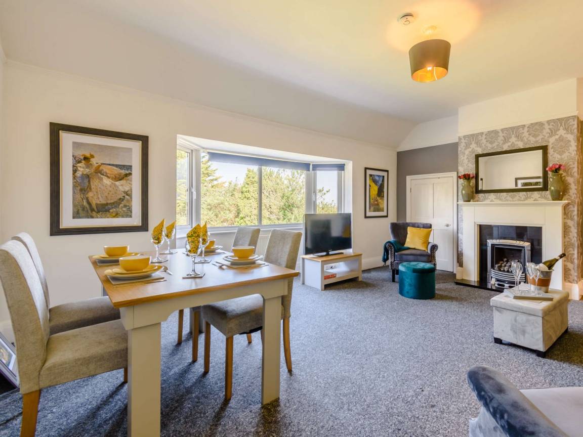 Cottage ∙ 2 Bedrooms ∙ 4 Guests - Eastbourne