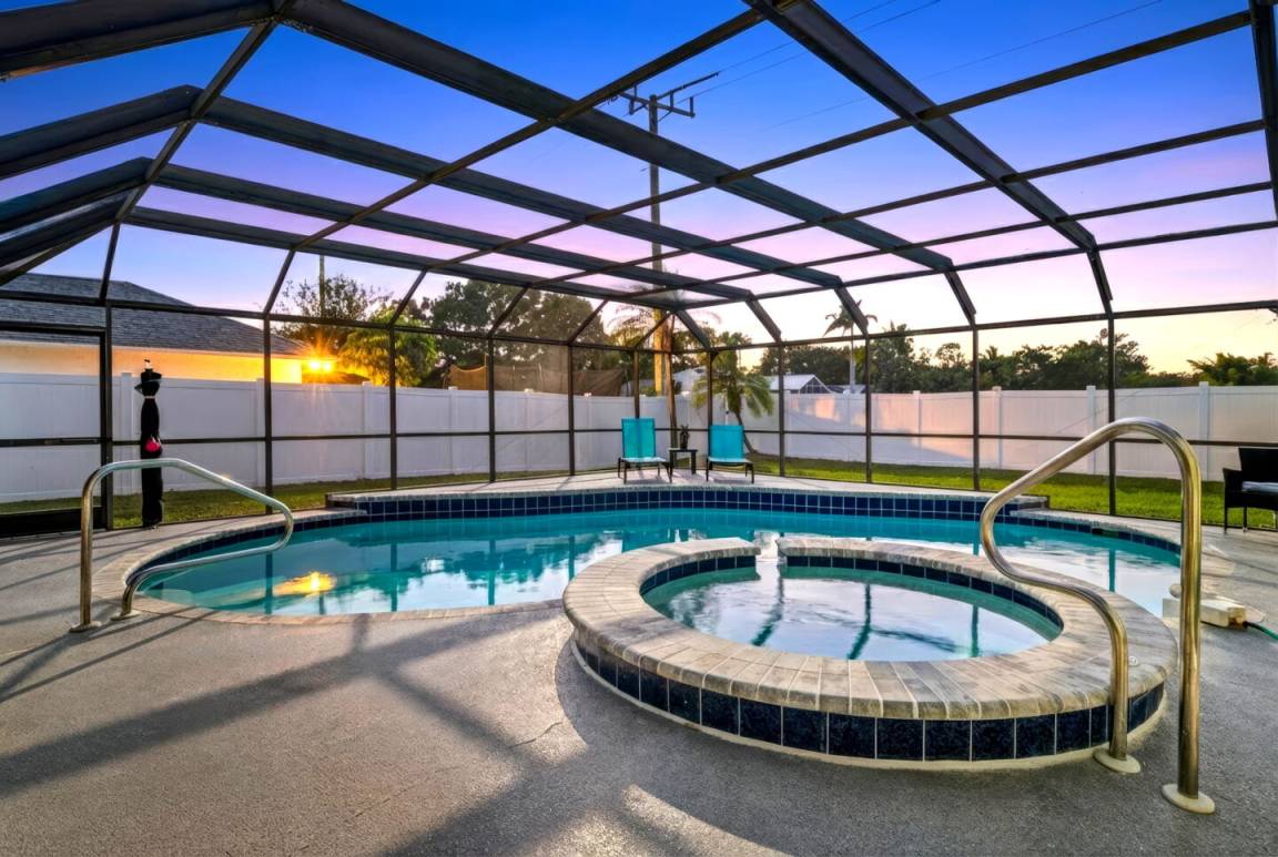 House ∙ 4 Bedrooms ∙ 10 Guests - Bradenton, FL