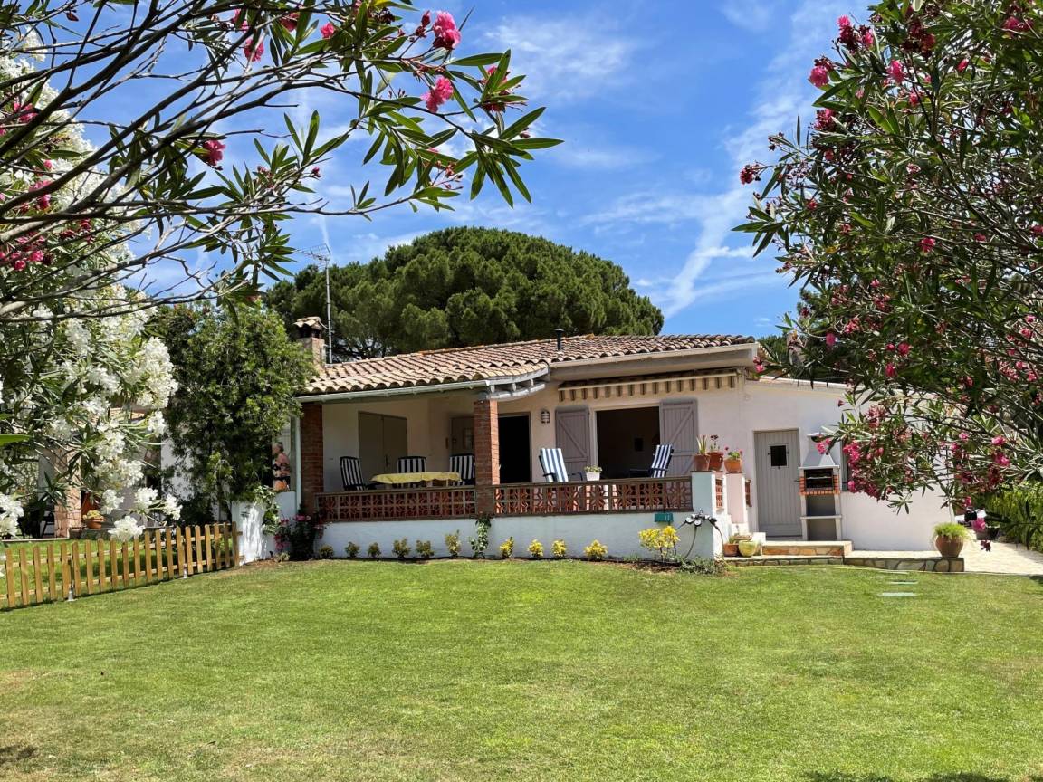 70 M² House ∙ 2 Bedrooms ∙ 4 Guests - Peratallada