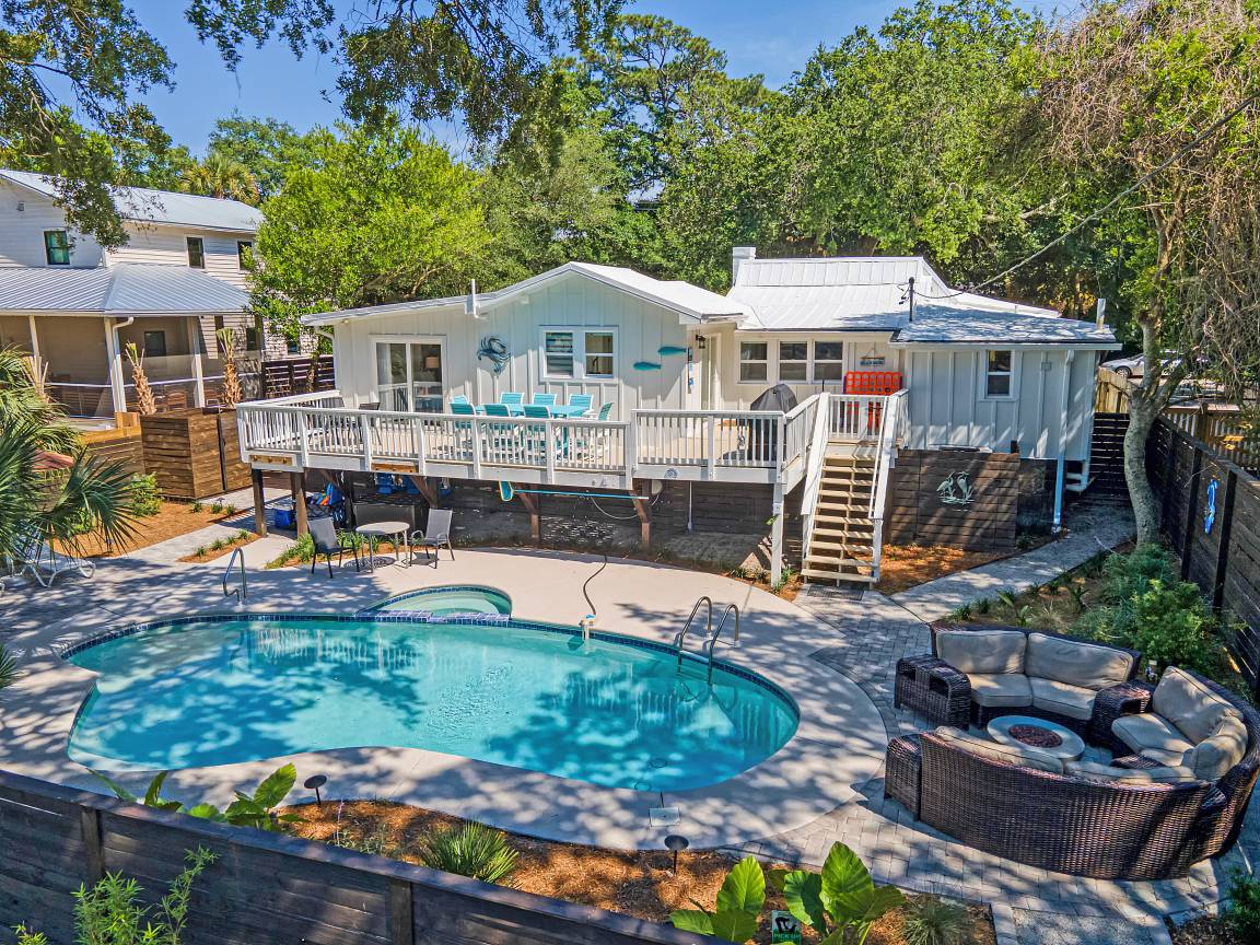 House ∙ 4 Bedrooms ∙ 10 Guests - Folly Beach, SC