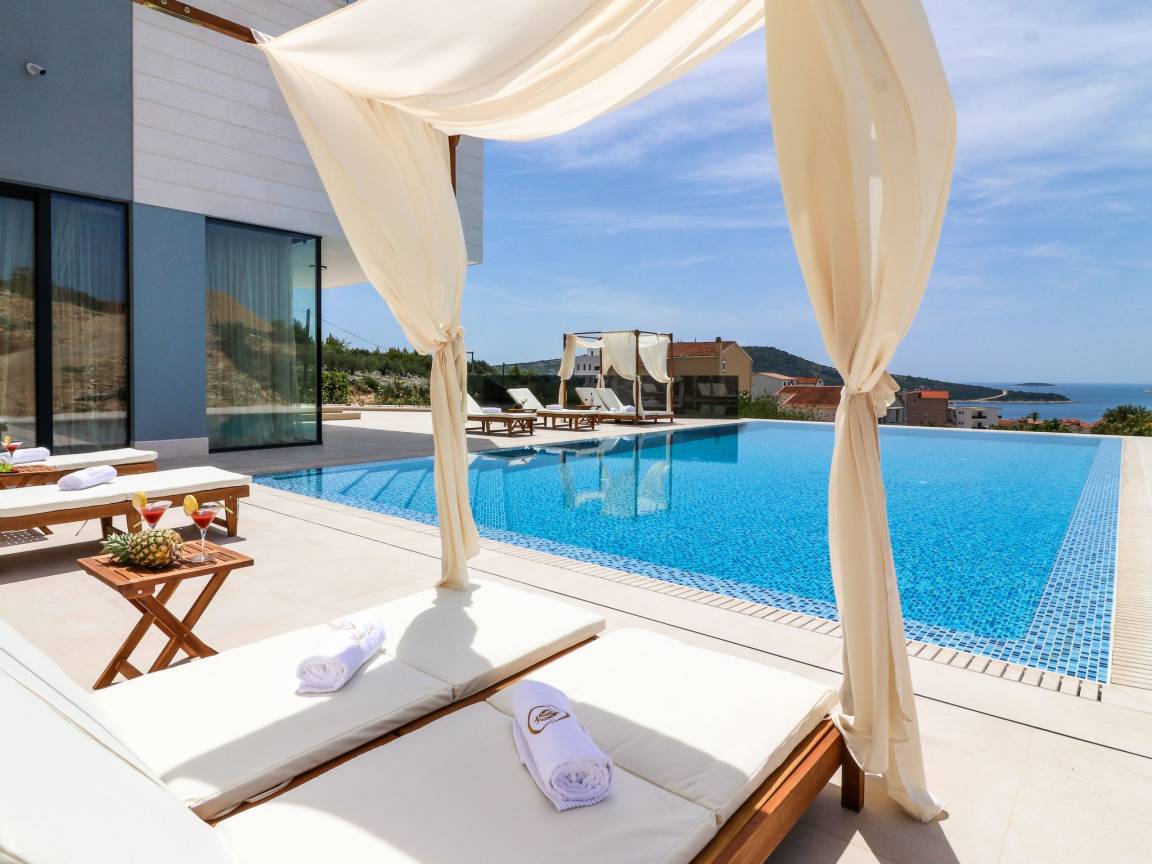 400 M² Ferienhaus ∙ 4 Schlafzimmer ∙ 8 Gäste - Primošten