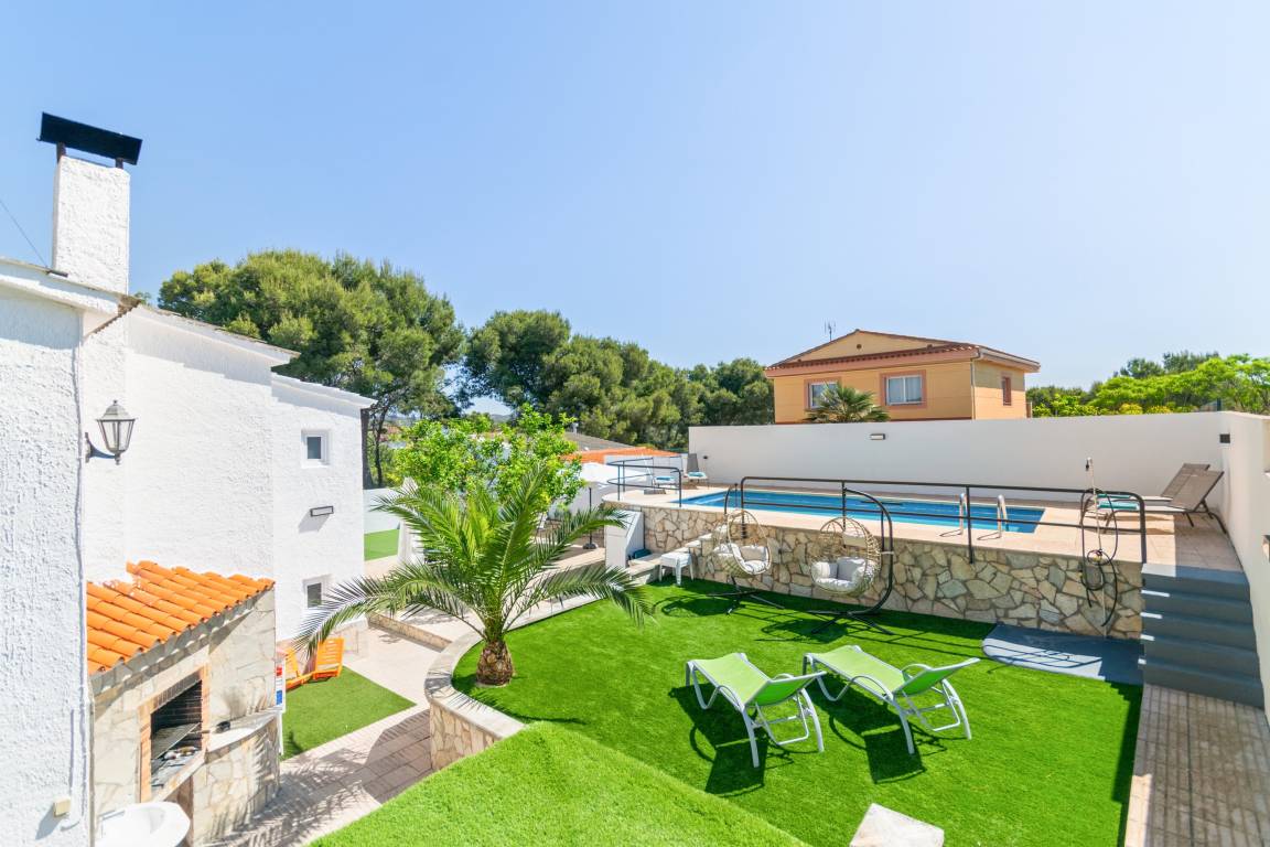 100 M² Villa ∙ 3 Makuuhuonetta ∙ 10 Vierasta - Vallirana