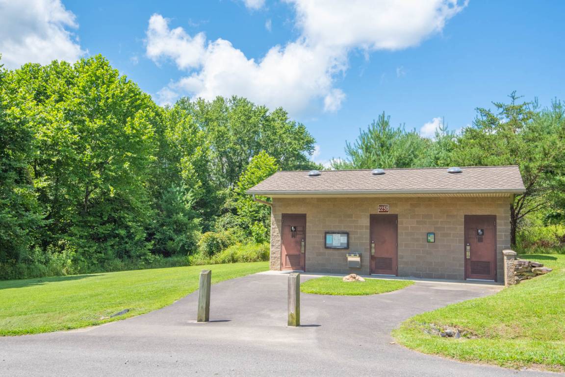 Cabin ∙ 2 Bedrooms ∙ 10 Guests - Mouth of Wilson, VA