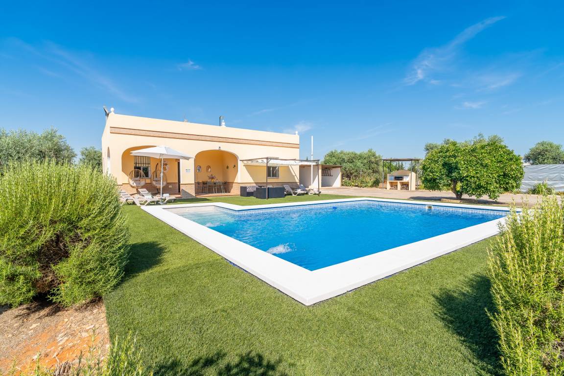110 M² Talo ∙ 2 Makuuhuonetta ∙ 5 Vierasta - Marchena