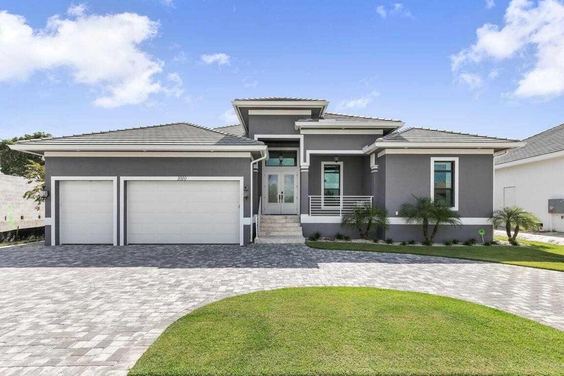 Live In Luxury; Walk To The Beach, Shops And More - Marco Island, FL