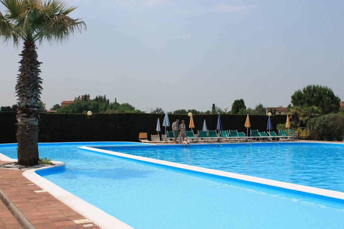 55 M² Huoneisto ∙ 2 Makuuhuonetta ∙ 4 Vierasta - Lazise