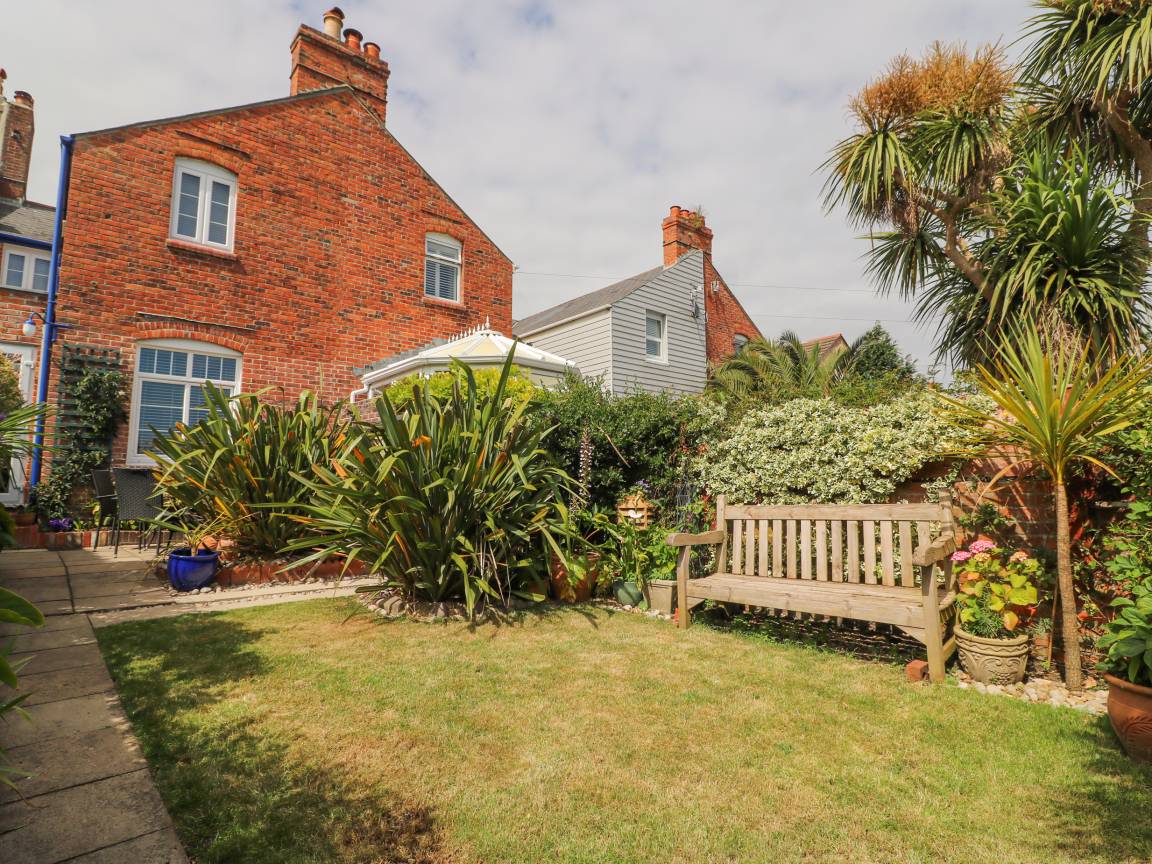Cottage ∙ 3 Bedrooms ∙ 6 Guests - Weymouth, UK