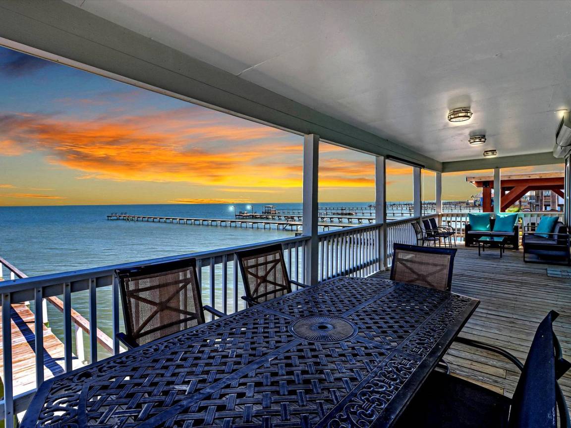 House ∙ 4 Bedrooms ∙ 10 Guests - Bayside, TX