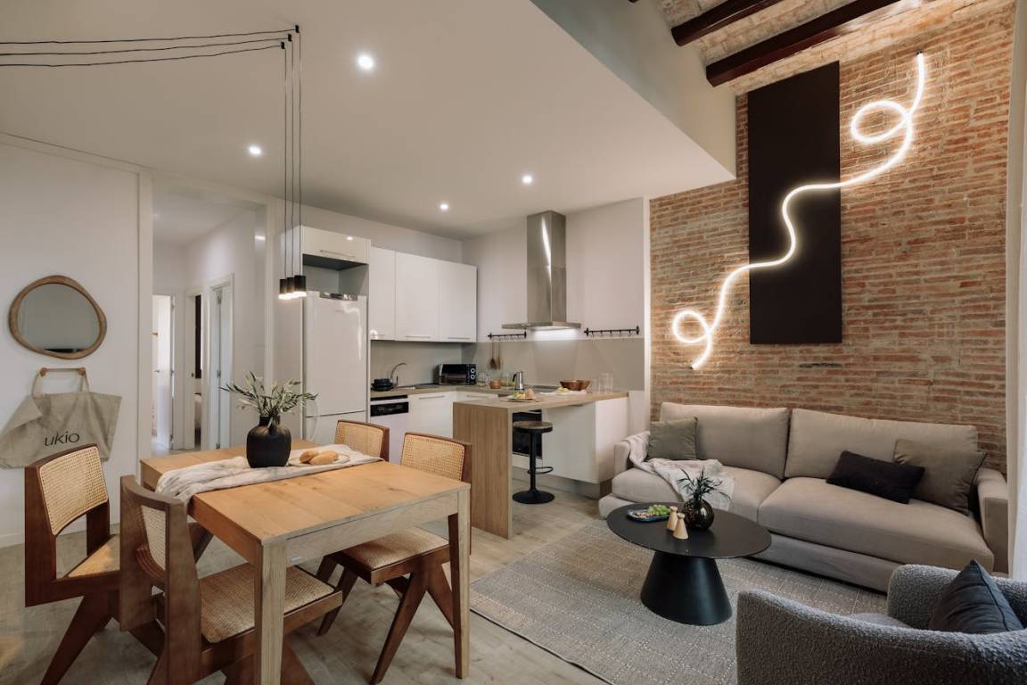 66 M² Apartamento ∙ 2 Habitaciones ∙ 4 Huéspedes - Barcelona