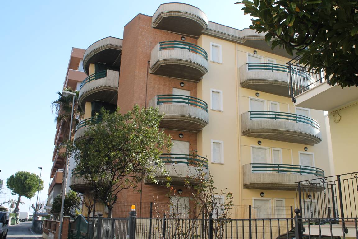 60 M² Huoneisto ∙ 2 Makuuhuonetta ∙ 6 Vierasta - Alba Adriatica