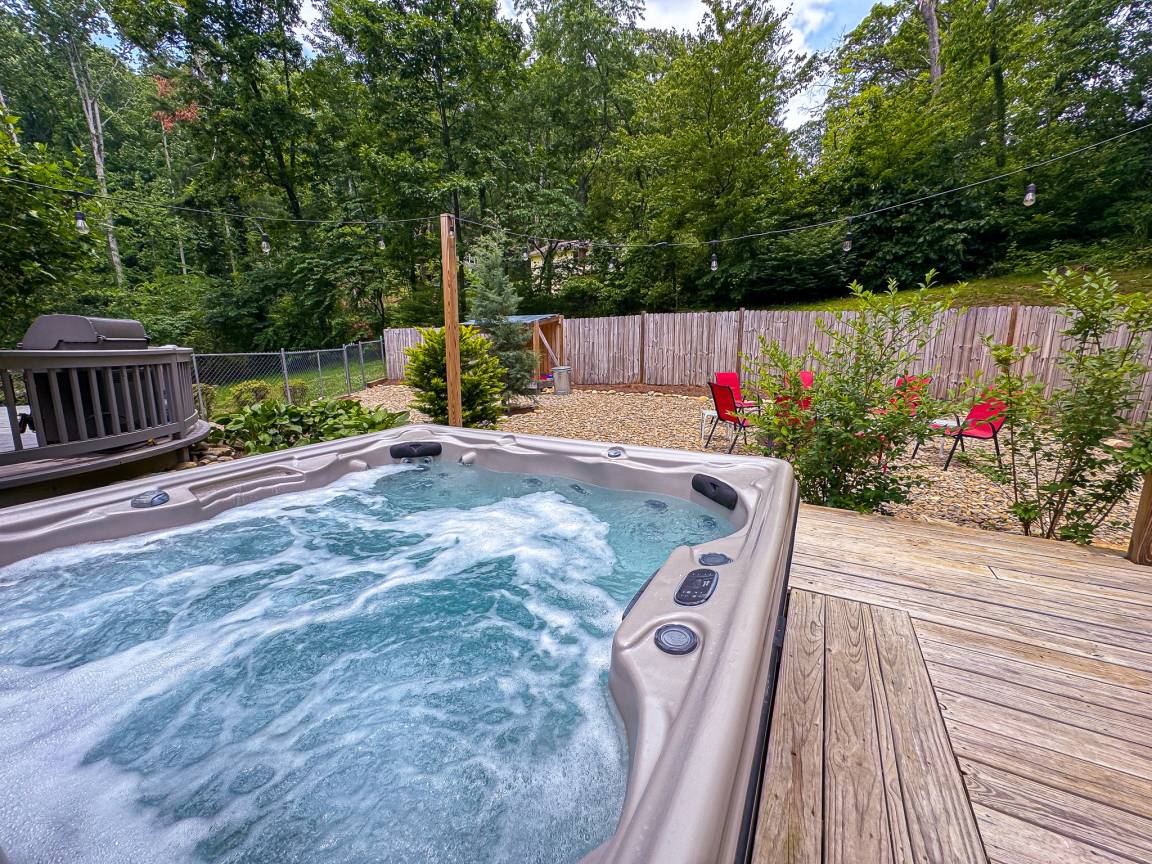 342 M² House ∙ 6 Bedrooms ∙ 16 Guests - Asheville, NC